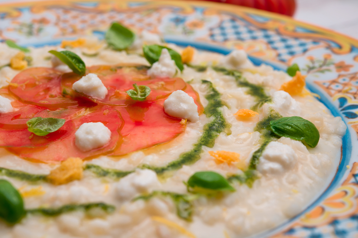 Risotto Caprese con pomodoro, olio al basilico, crema di bufala e limone